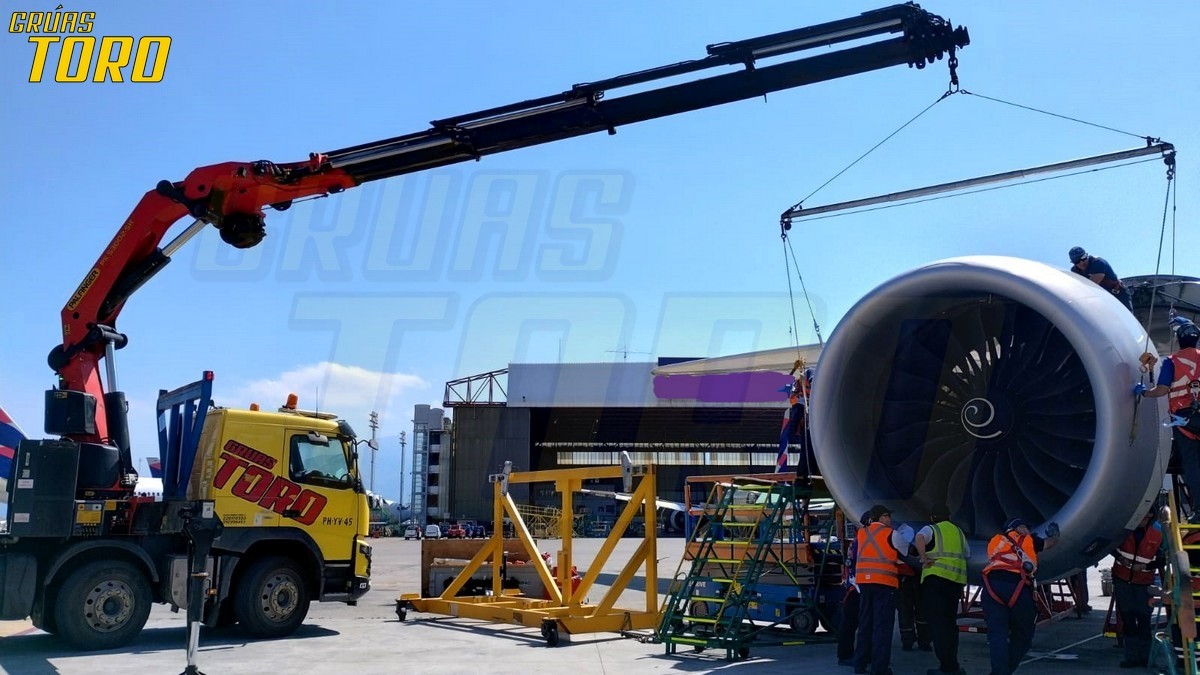 Grúas Toro - Arriendo de Camiones Grúa